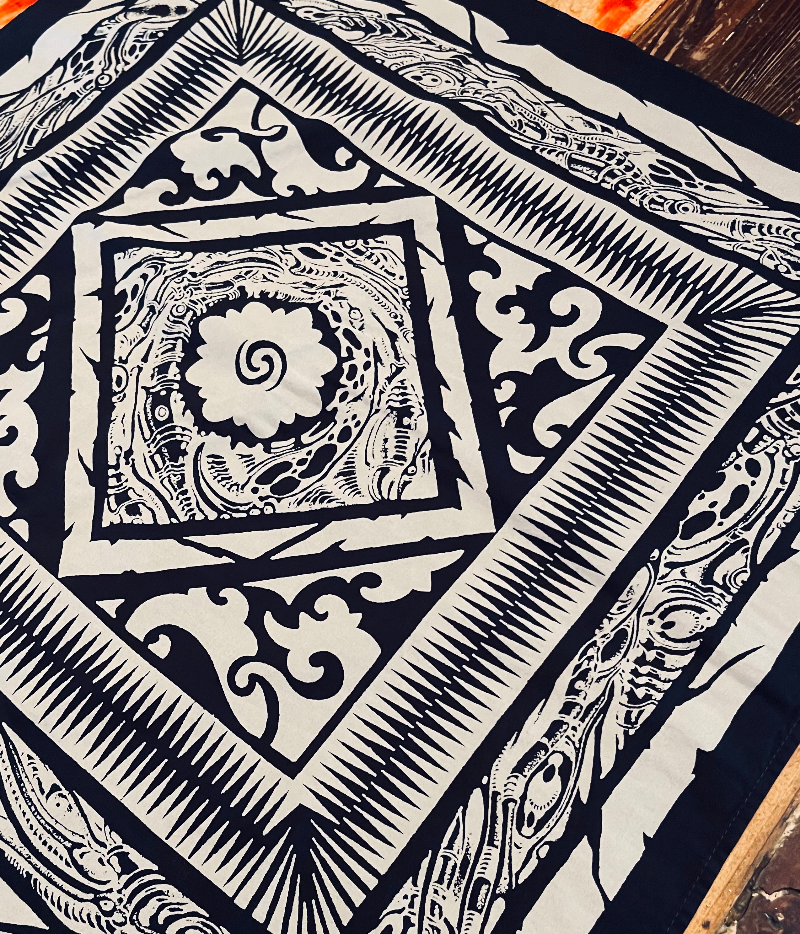 MAXINE & STEVE BANDANA ULTRAVIOLENCE (DELUXE) – Huckleberry Brand